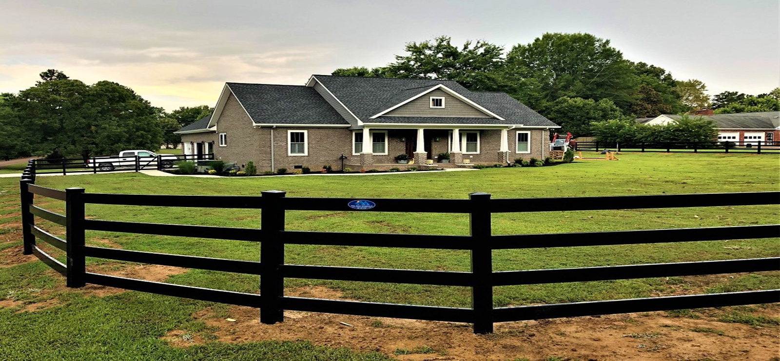 J & G Fencing - Huskyard Builds Pty Ltd